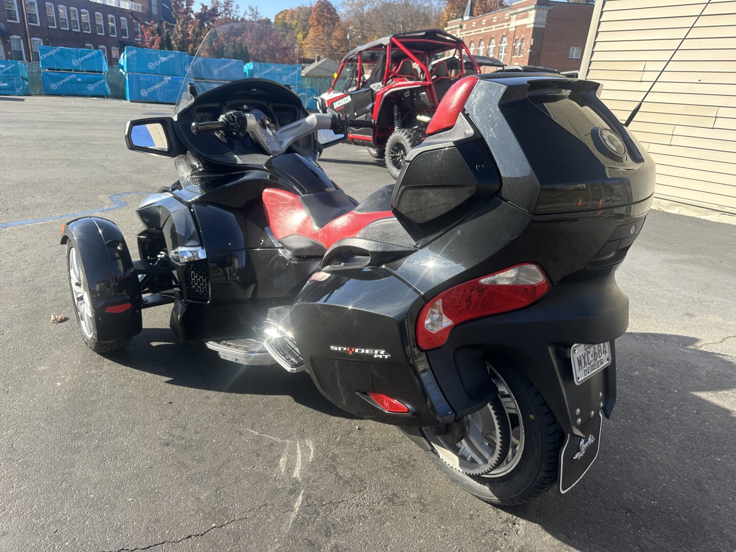 2016 Spyder RT-S SE6 Autoshift Black – Bikes, CAN-AM dealer in CT